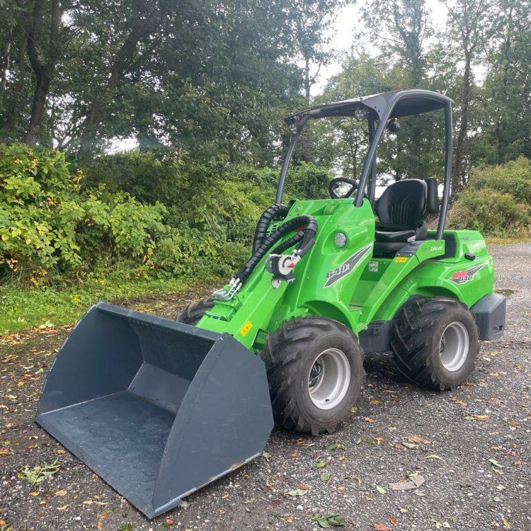 New 2024 Avant 640i Loader - APSV